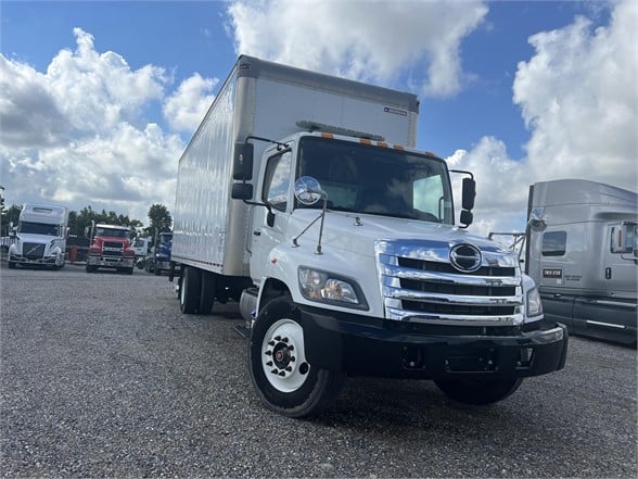 2020 HINO 268A - Old River