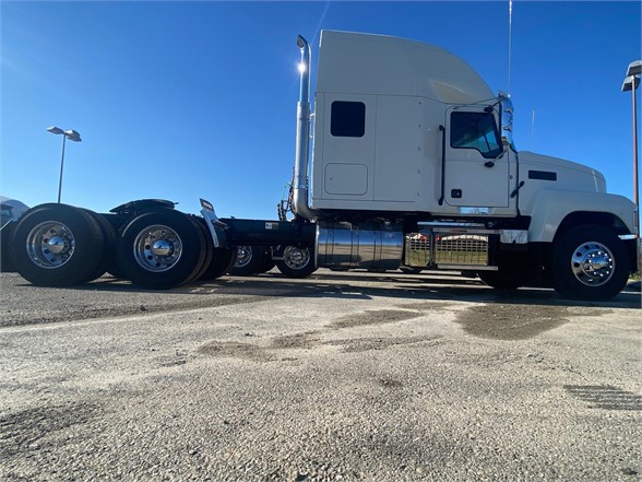 2023 MACK PINNACLE 64T - Old River