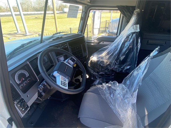 2023 MACK PINNACLE 64T - Old River